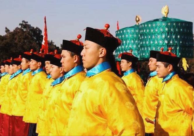 The real image of Ouchi guards in the late Qing Dynasty: holding sharp ...