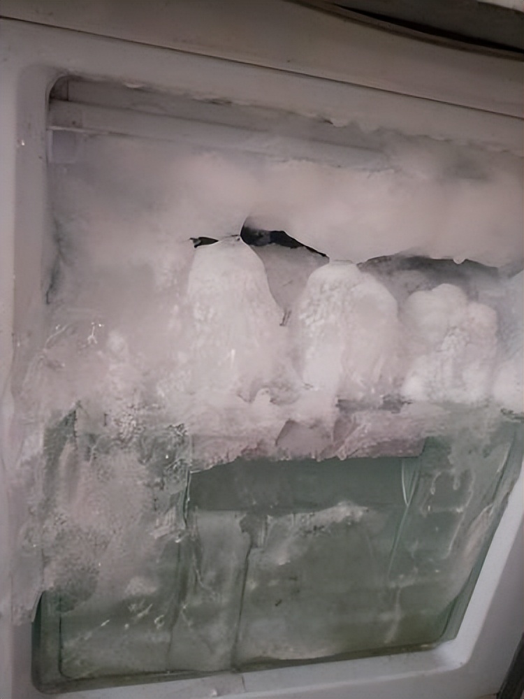 No matter how thick the frost in the refrigerator is, put a bowl of ...