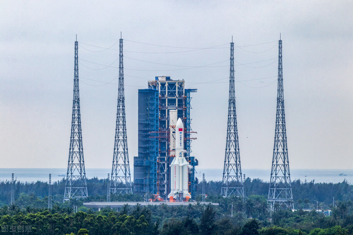 Astronauts use Wentian Laboratory's airlock for the first time on their ...