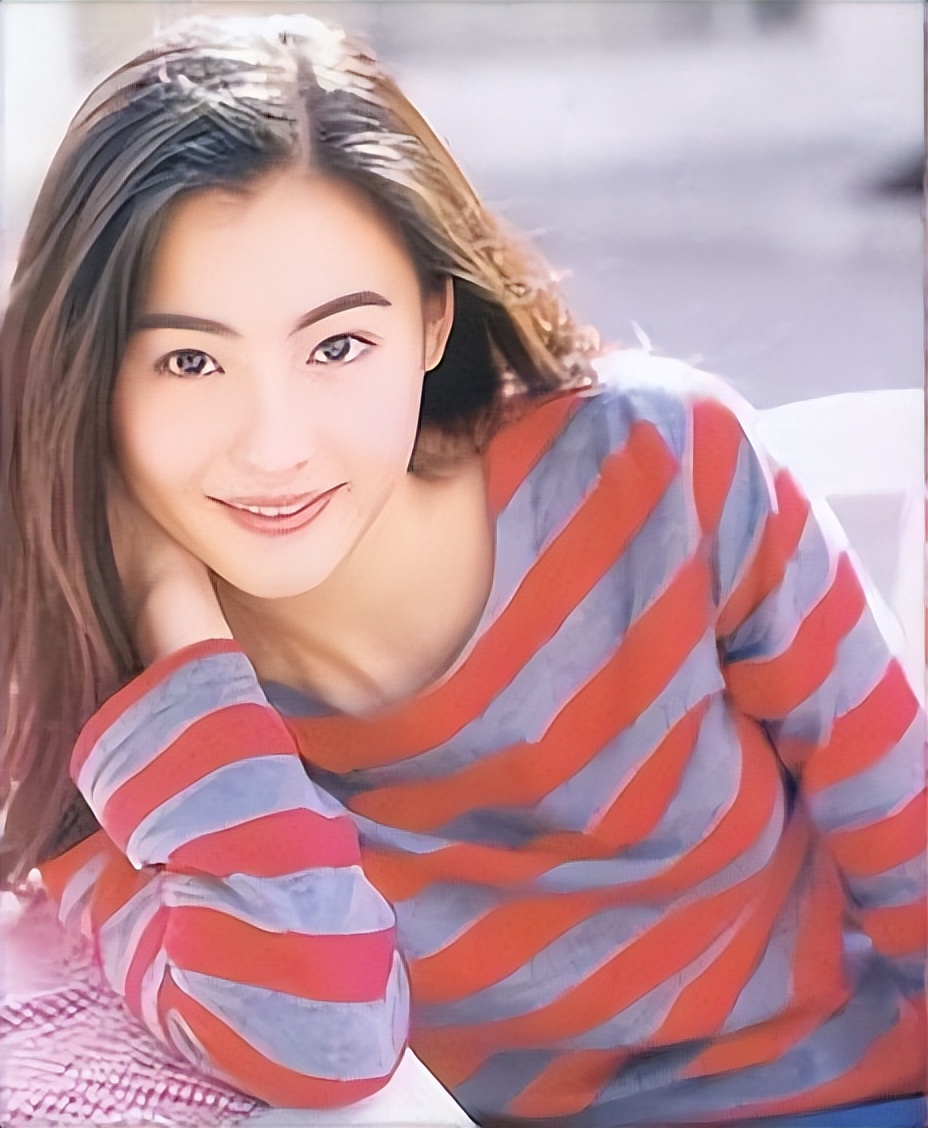 Cecilia Cheung attended the event to show her shoulders and collarbone ...