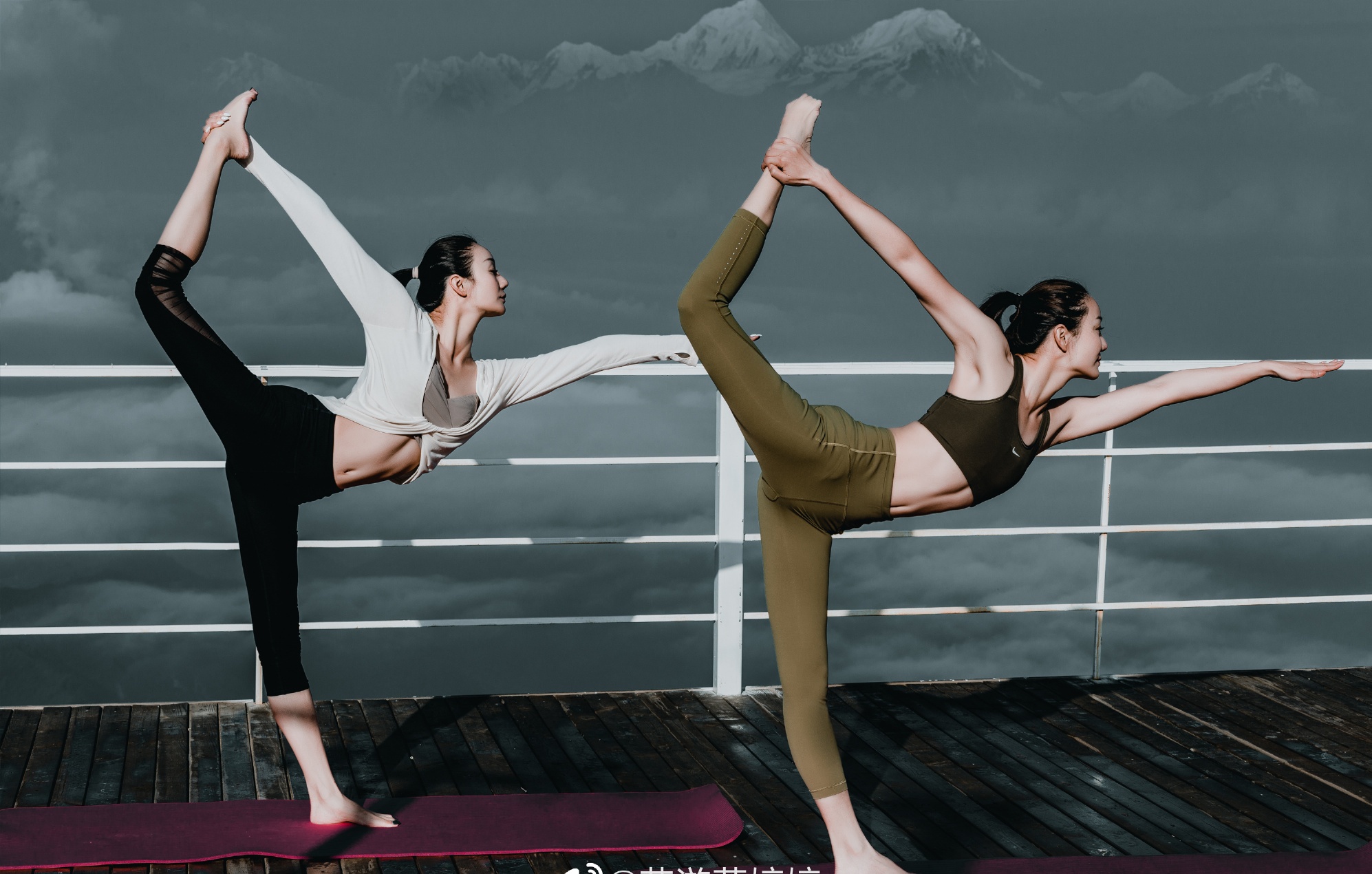 "Goddess of Synchronized Swimming" Jiang Tingting takes a photo of alpine yoga, with graceful ...