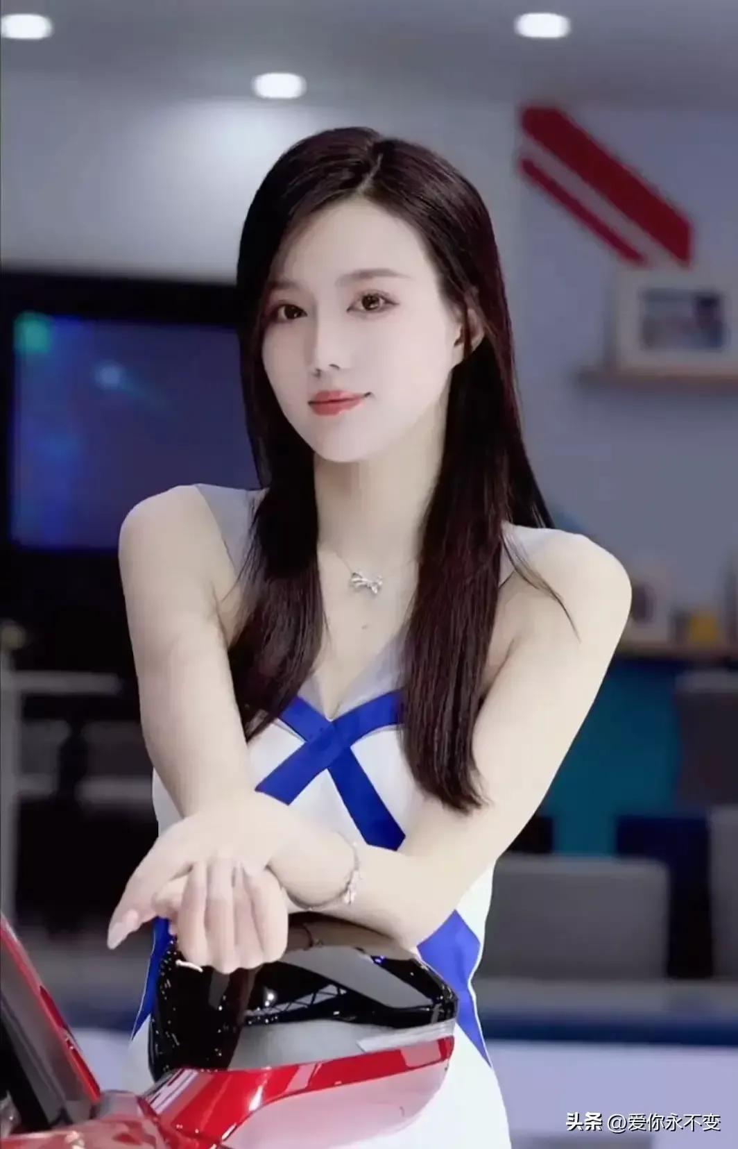 Beautiful car model-Niu Niu - iNEWS