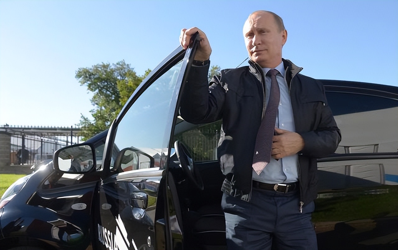 From the KGB to the president, the evolution of what Putin wears - iNEWS
