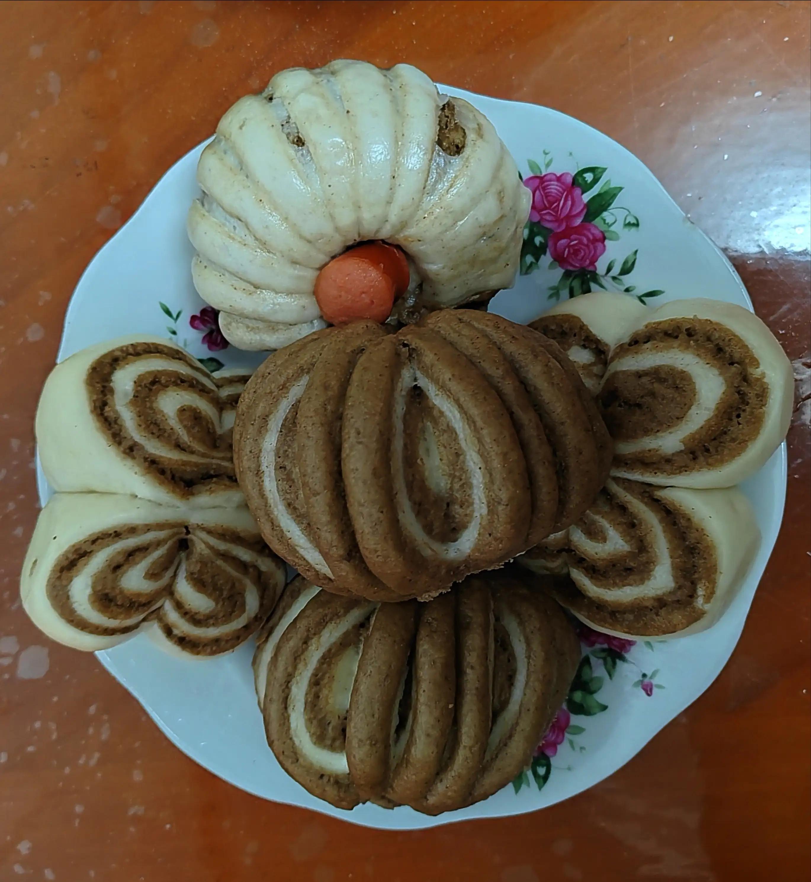 Delicious double-sided steamed buns - iNEWS