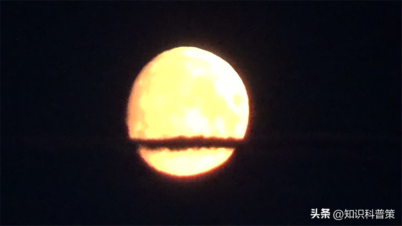 In 1178, the moon "split". What mysterious phenomenon did British monks ...