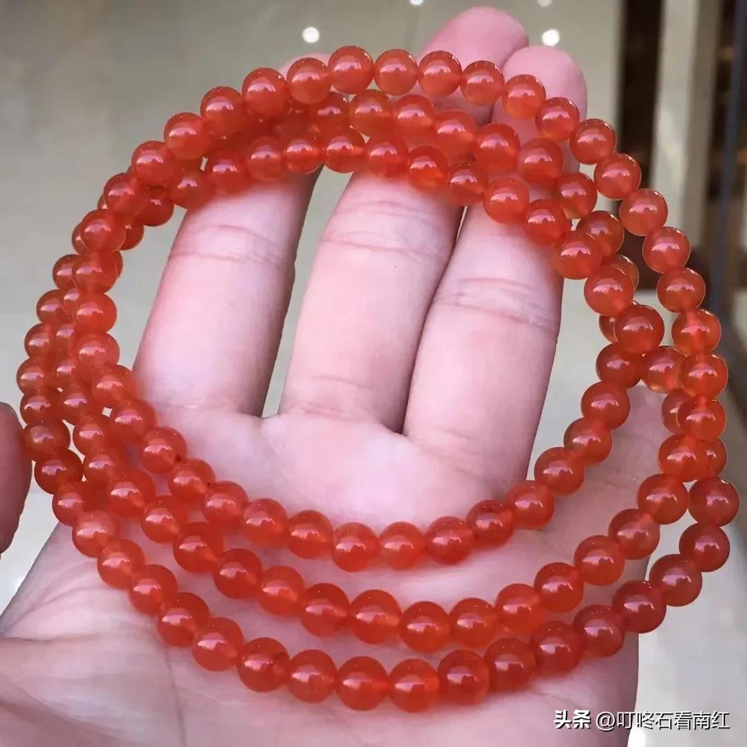 Dozens of groups of southern red agate can be photographed at will, and ...