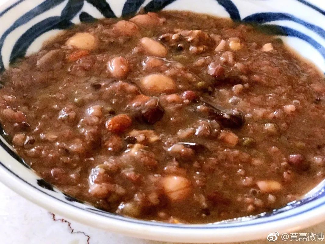 Cook some Laba porridge, make some Laba garlic, ready!year!La - iNEWS