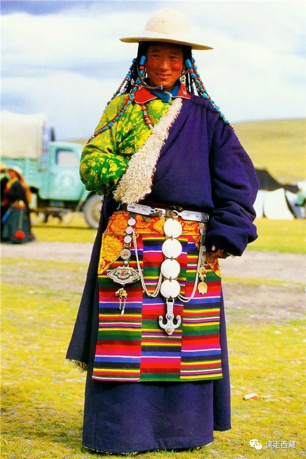"Reading Away Tibet" - leather robe, both cold protection and heat ...