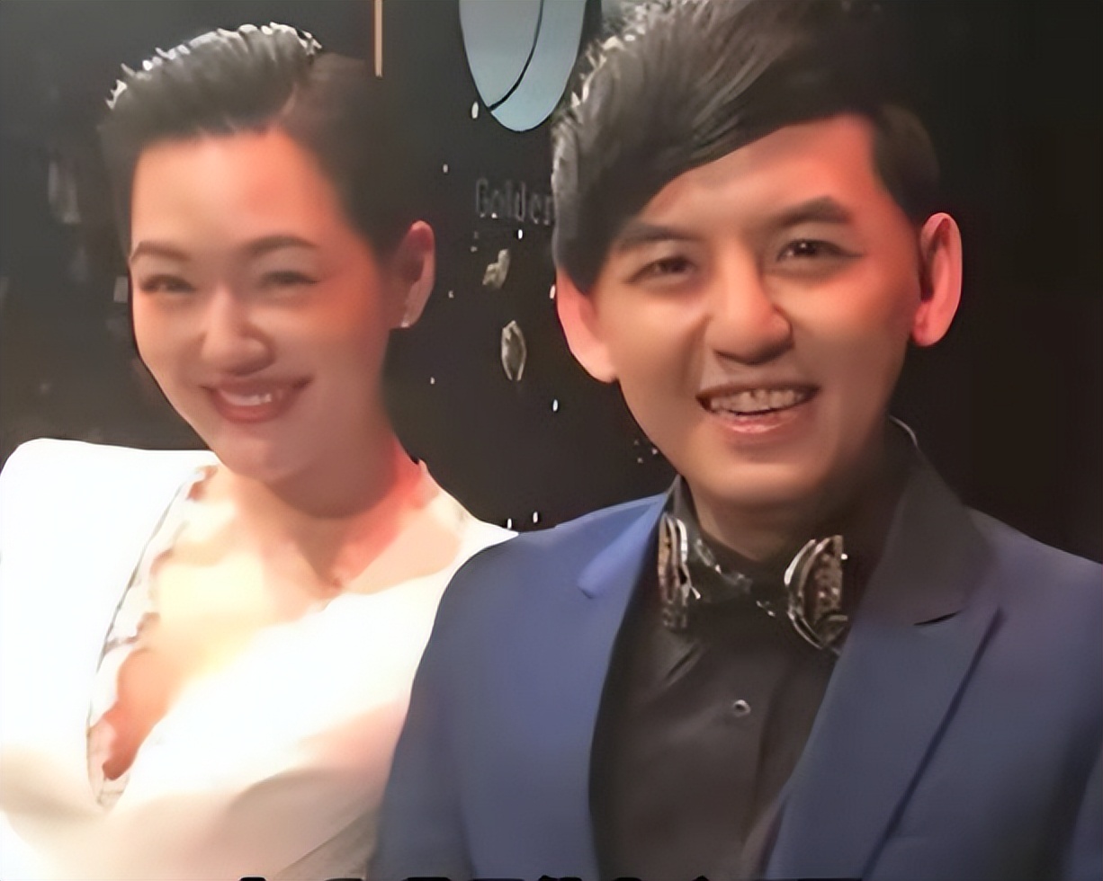 The footage of Little S force-feeding Mr. Huang with an unknown liquid ...