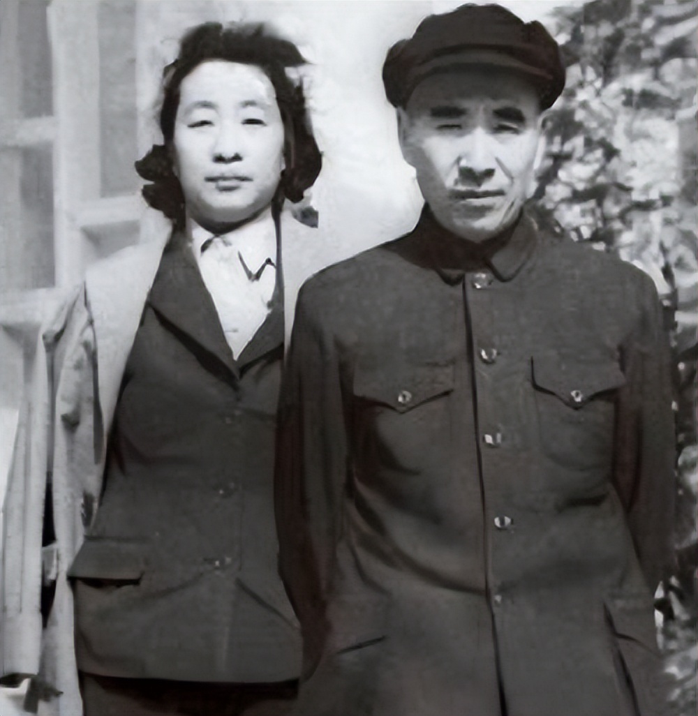 In 1954, after Gao Gang committed suicide, Premier Zhou personally ...