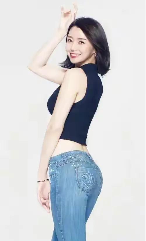 Kwon Nara is a beautiful woman with beautiful long legs. - iMedia