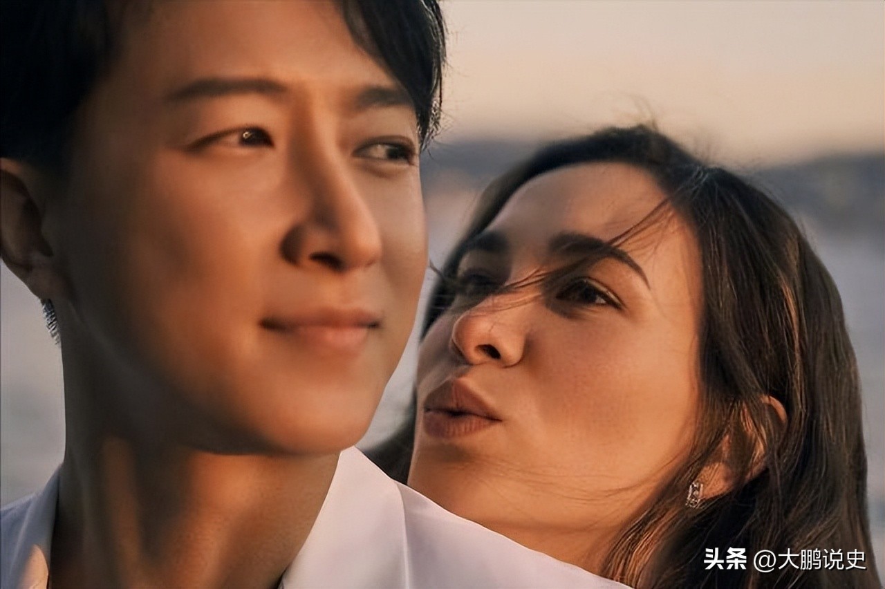 Lu Jingshan posted vacation photos in the Maldives, Han Geng hugged him from behind, and his ...