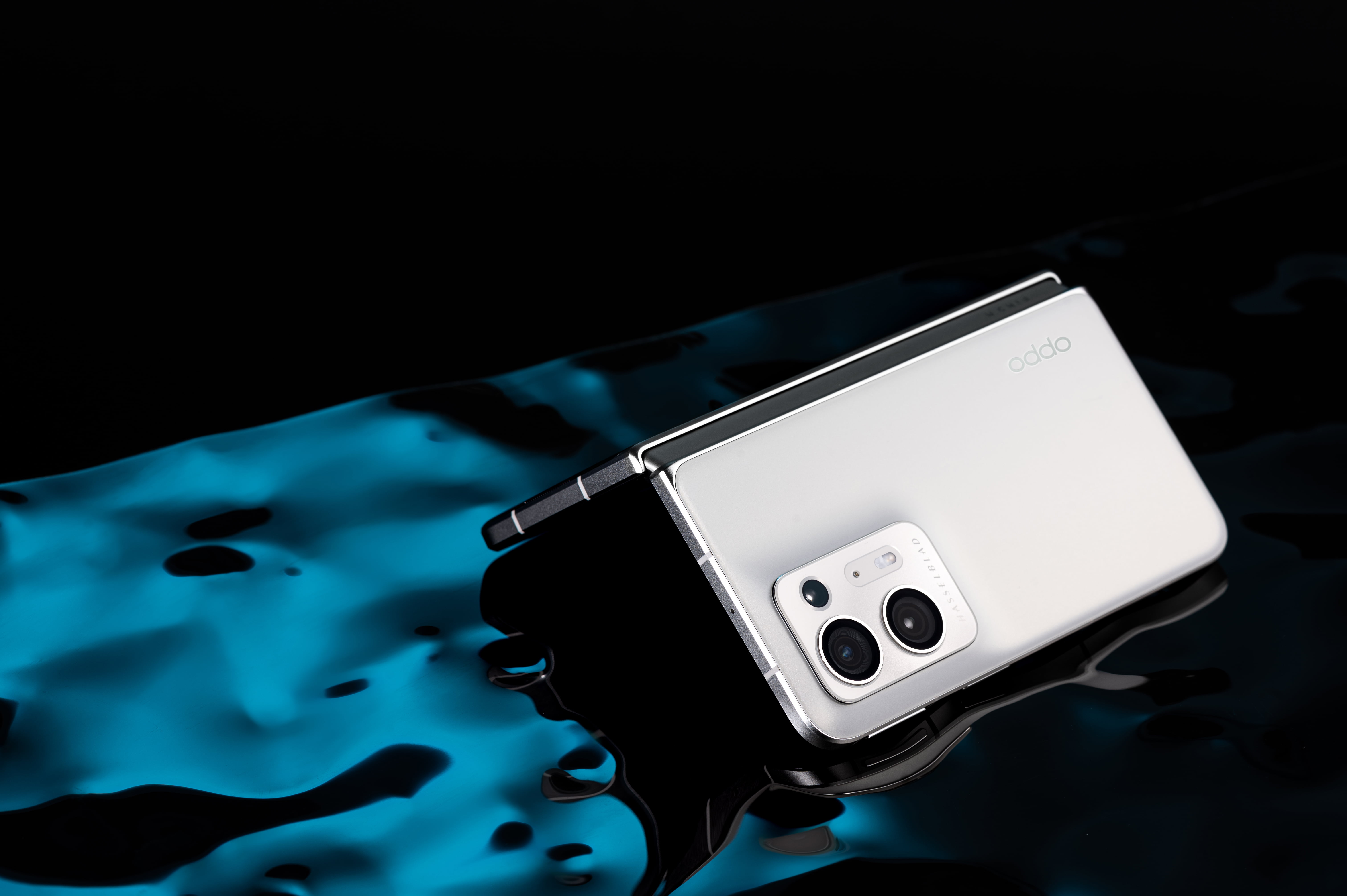 Counterpoint summarizes the three stages of folding screen development ...