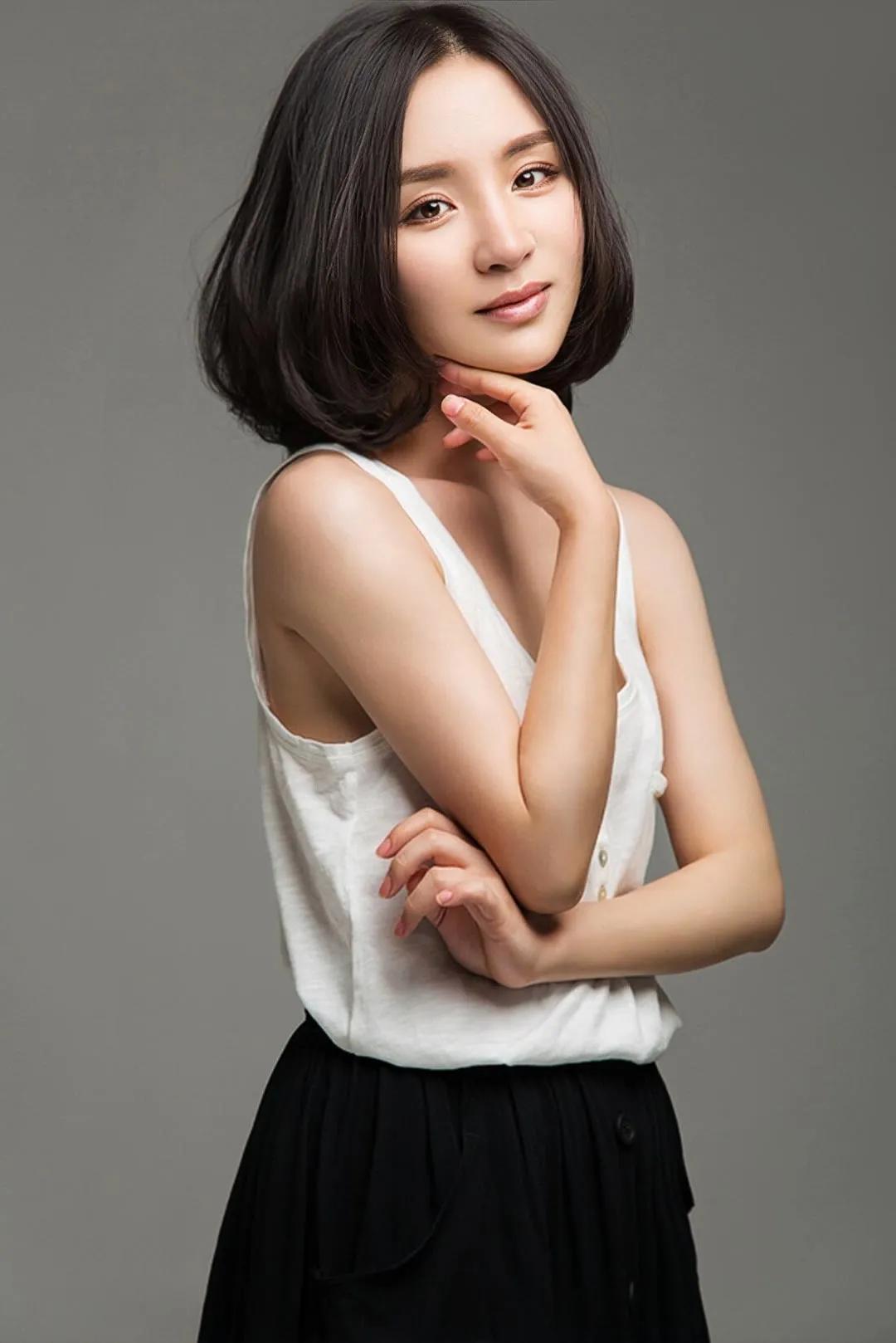 Mainland actress and singer - Hongli - iNEWS
