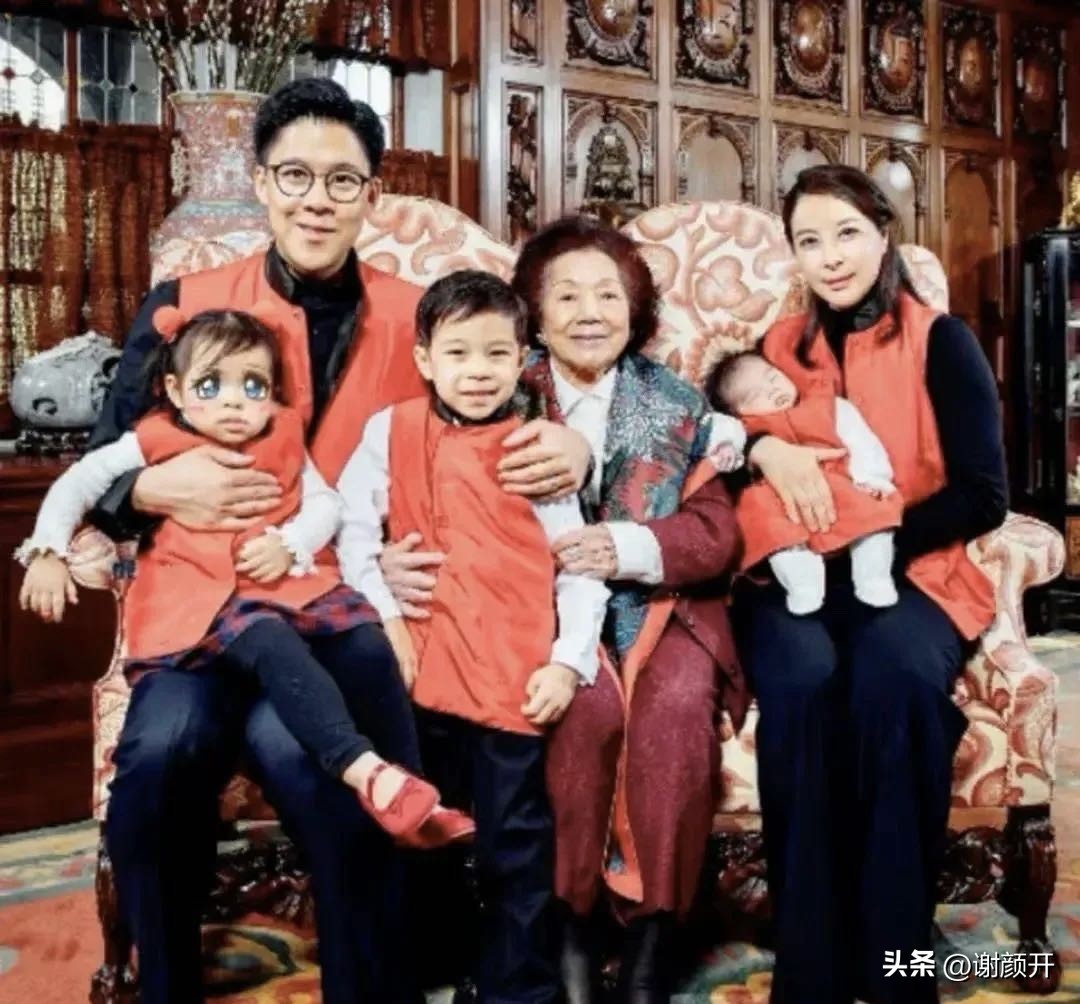 Guo Jingjing married Huo Qigang, Guo's father and Guo's mother took the ...
