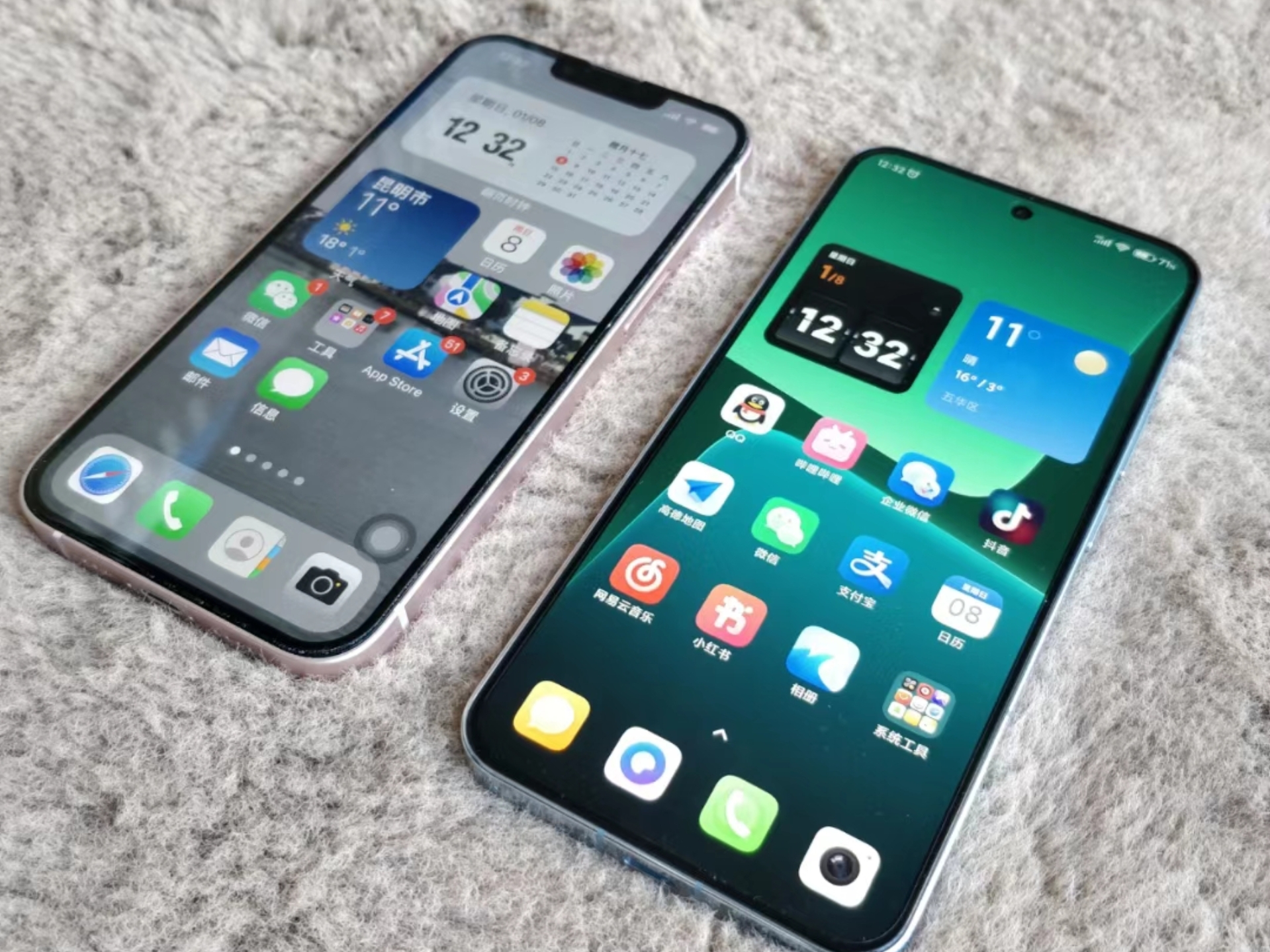 The iPhone dual-wielding party started with the small-screen flagship ...