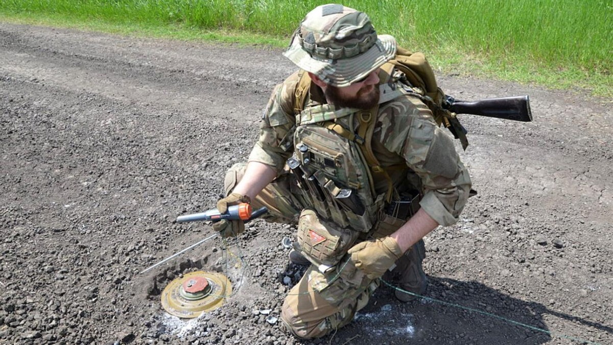The Ukrainian Army is in a desperate situation, with 5 mines per square ...