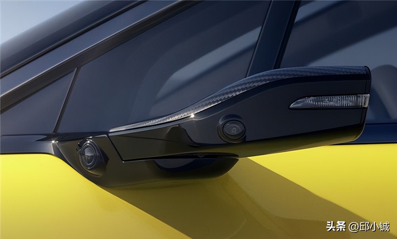 Are streaming exterior mirrors tasteless or really useful? Lotus first ...