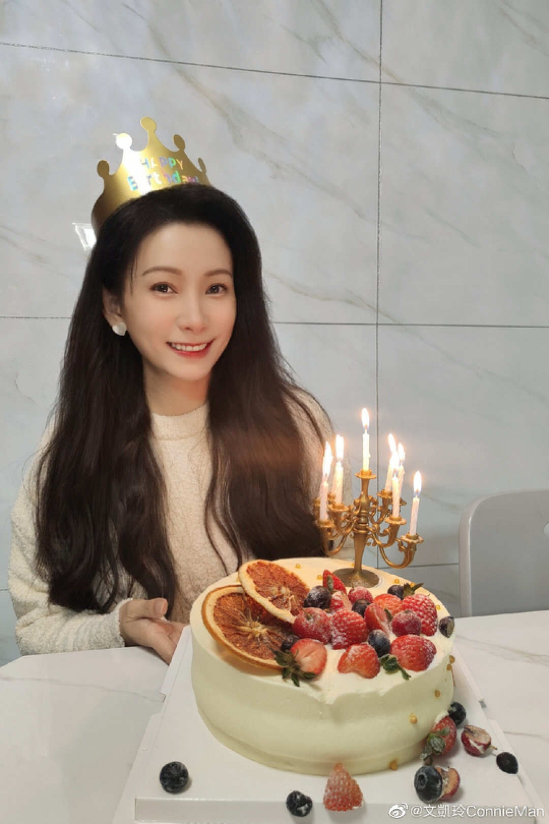 "Crystal Girl" is out of the circle again with "One Dance Allure"! He ...