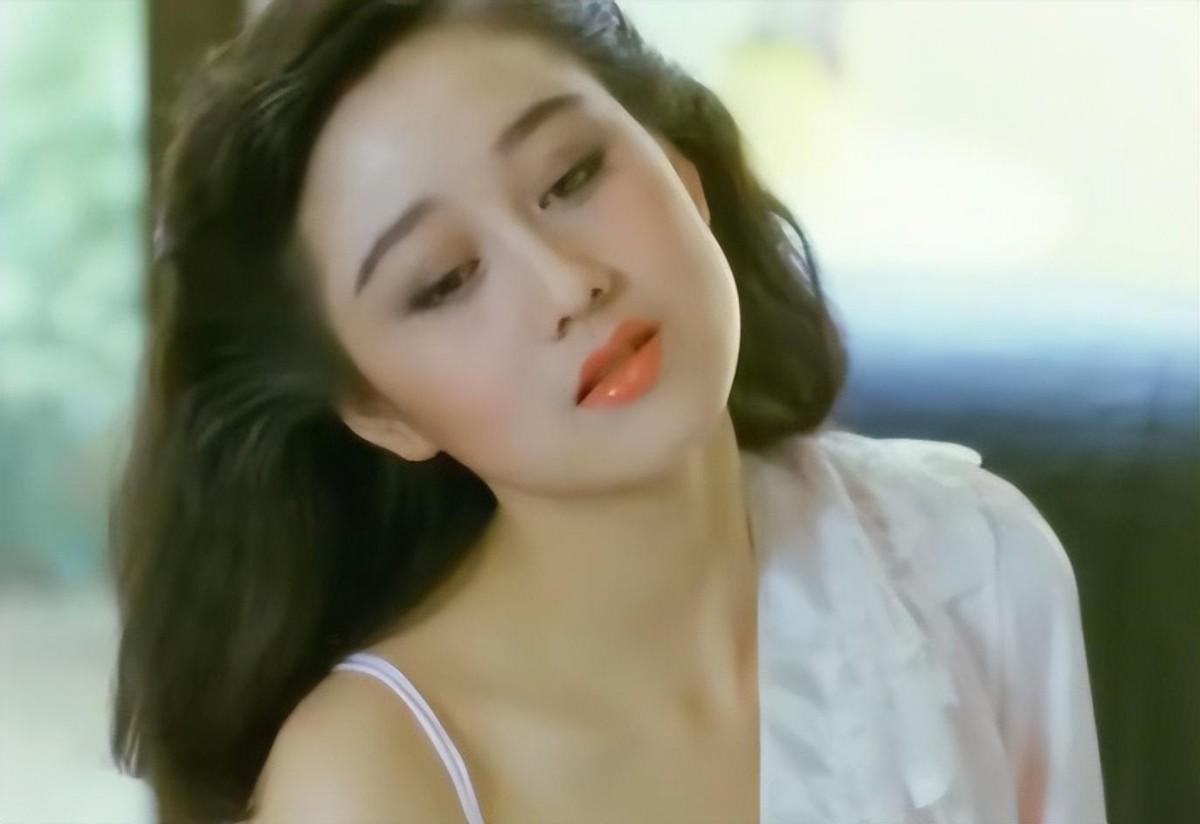 Li Zhi: Been favored by Jet Li for 34 years, but behind her beauty are ...