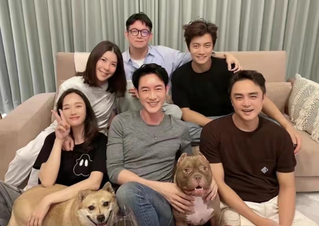 Why is Ming Dao's wife so old! Quite 5 is pregnant and still holding a ...