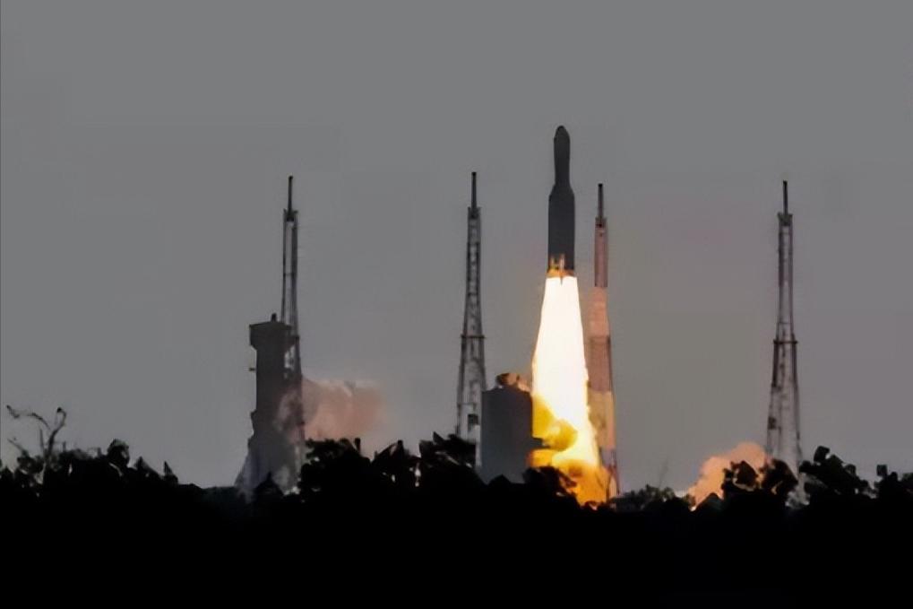 India launched a rocket with 36 satellites in one arrow. Indian ...