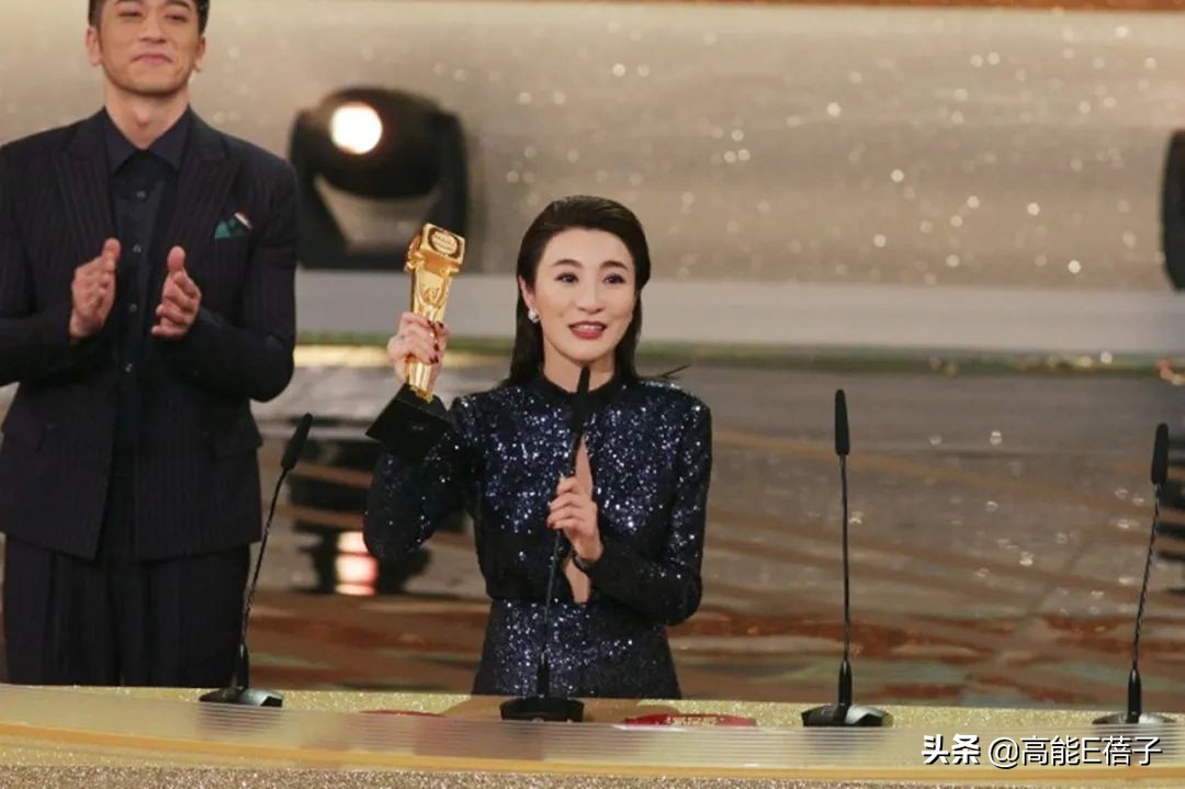 After dissatisfied with her old classmate Lin Xiawei being ridiculed by TVB, Chen Xiao angered ...