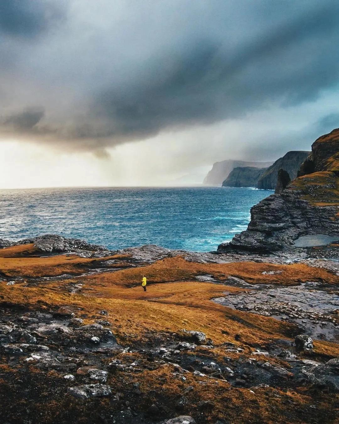 The loneliest island in the world - iNEWS