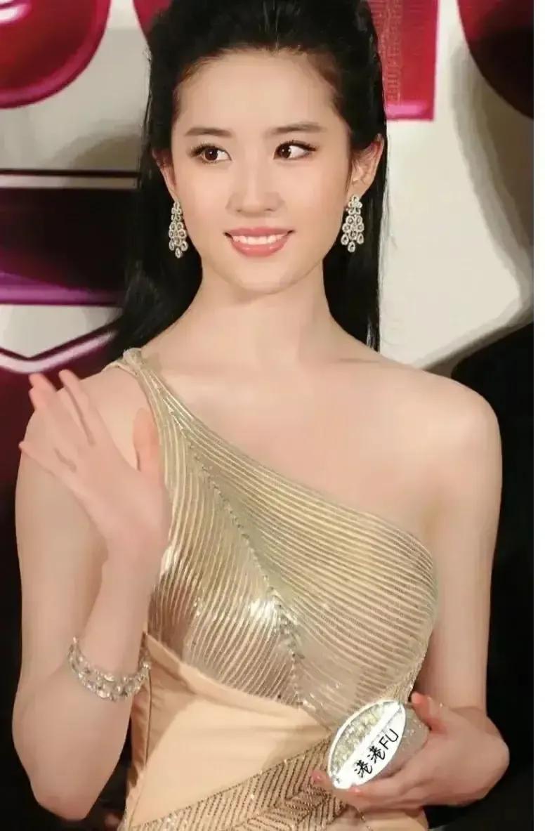 Beautiful Liu Yifei and Gao Lu - iMedia