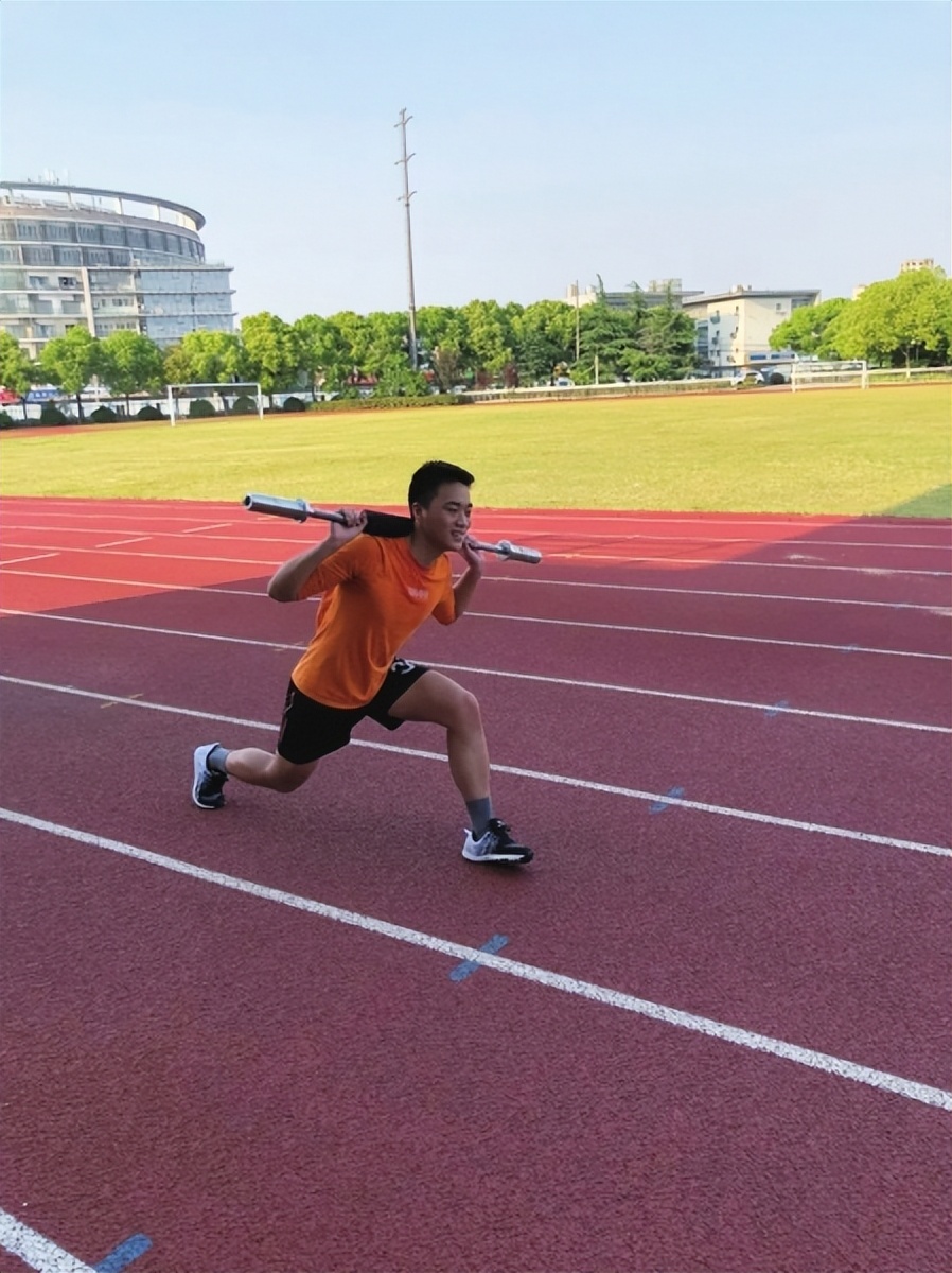 After 21 years, he took over from his uncle Wang Wei to guard the blue ...