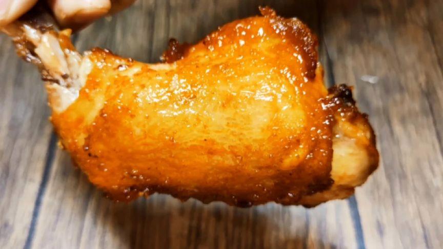 Soak the chicken legs directly in soy sauce for 1 day, the taste is ...