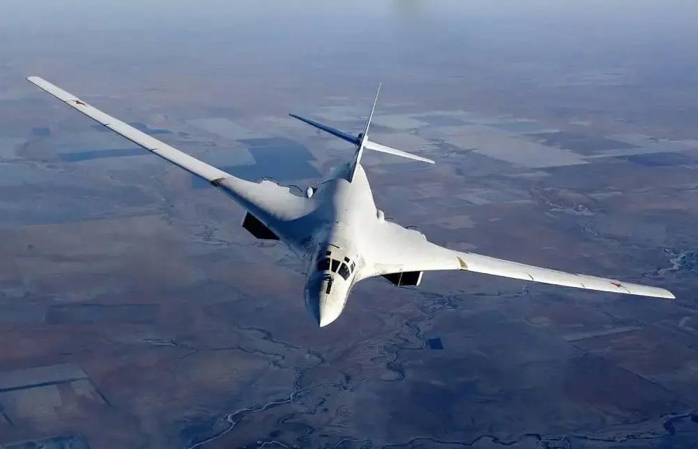 On the 31st, Russia's latest Tu-160 war bomber was deployed on the ...