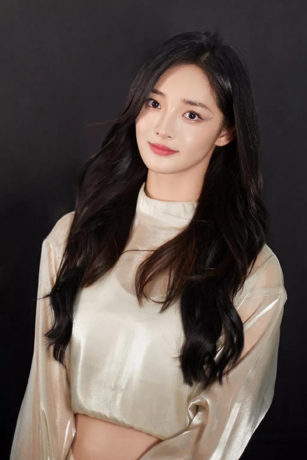 Sweet princess Zhou Jieqiong - iNEWS