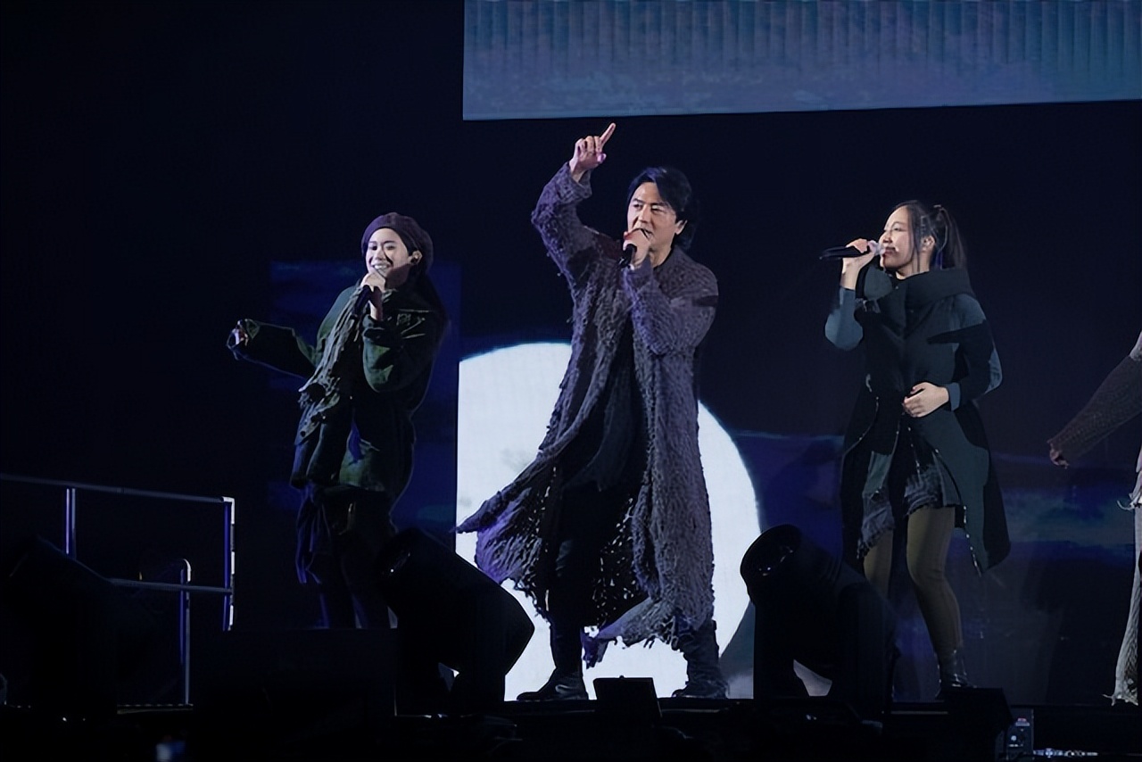 Ekin Cheng was moved to tears by fans during his tour in Macau, and ...