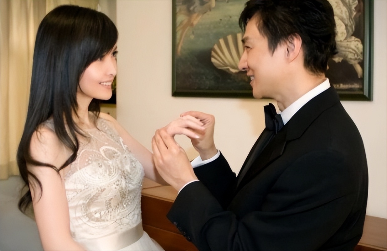 55-year-old Zhou Huimin: She still looks like an 18-year-old girl, in ...