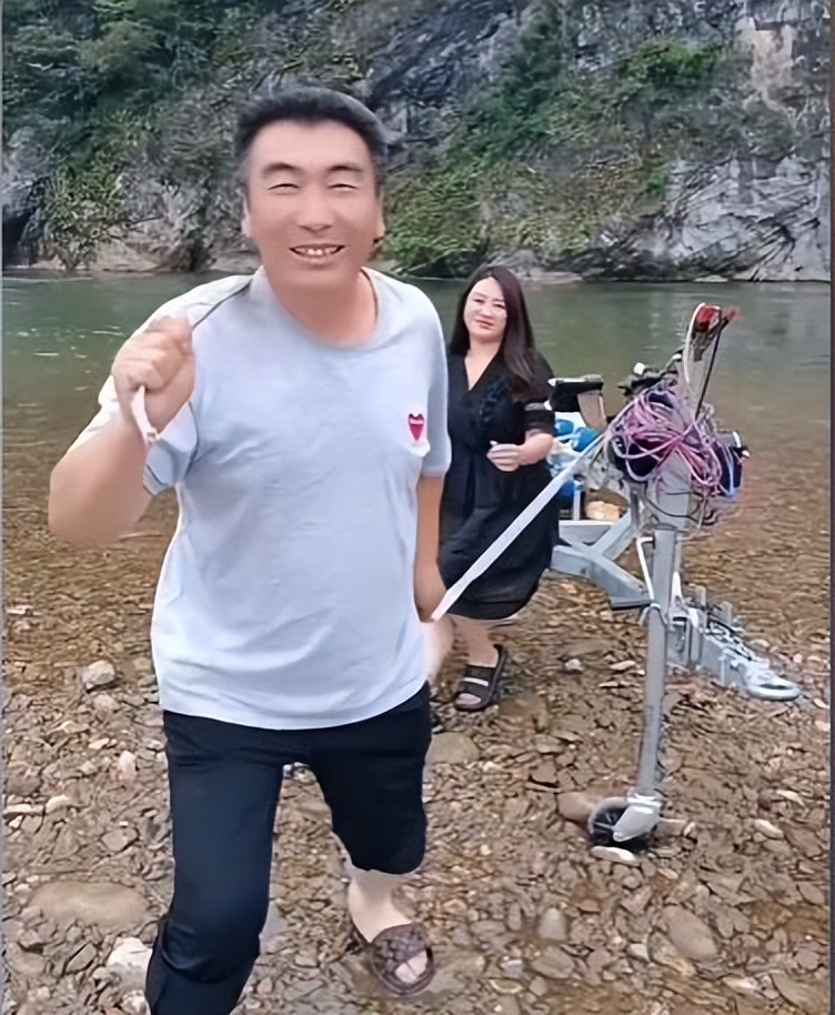 85-year-old Ma Yuqin danced with her sisters, Li Yucheng pretended to ...