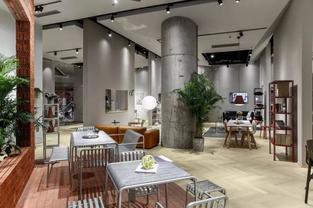 I love it, the imported furniture used in luxury houses is so cheap - iNEWS