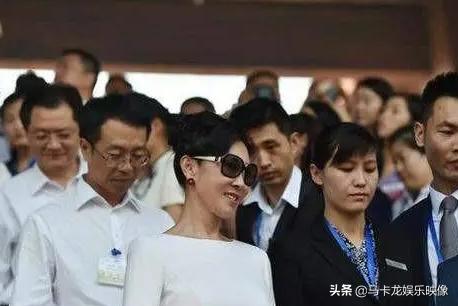 How does Wang Jianlin's wife "national mother-in-law" Lin Ning help her ...