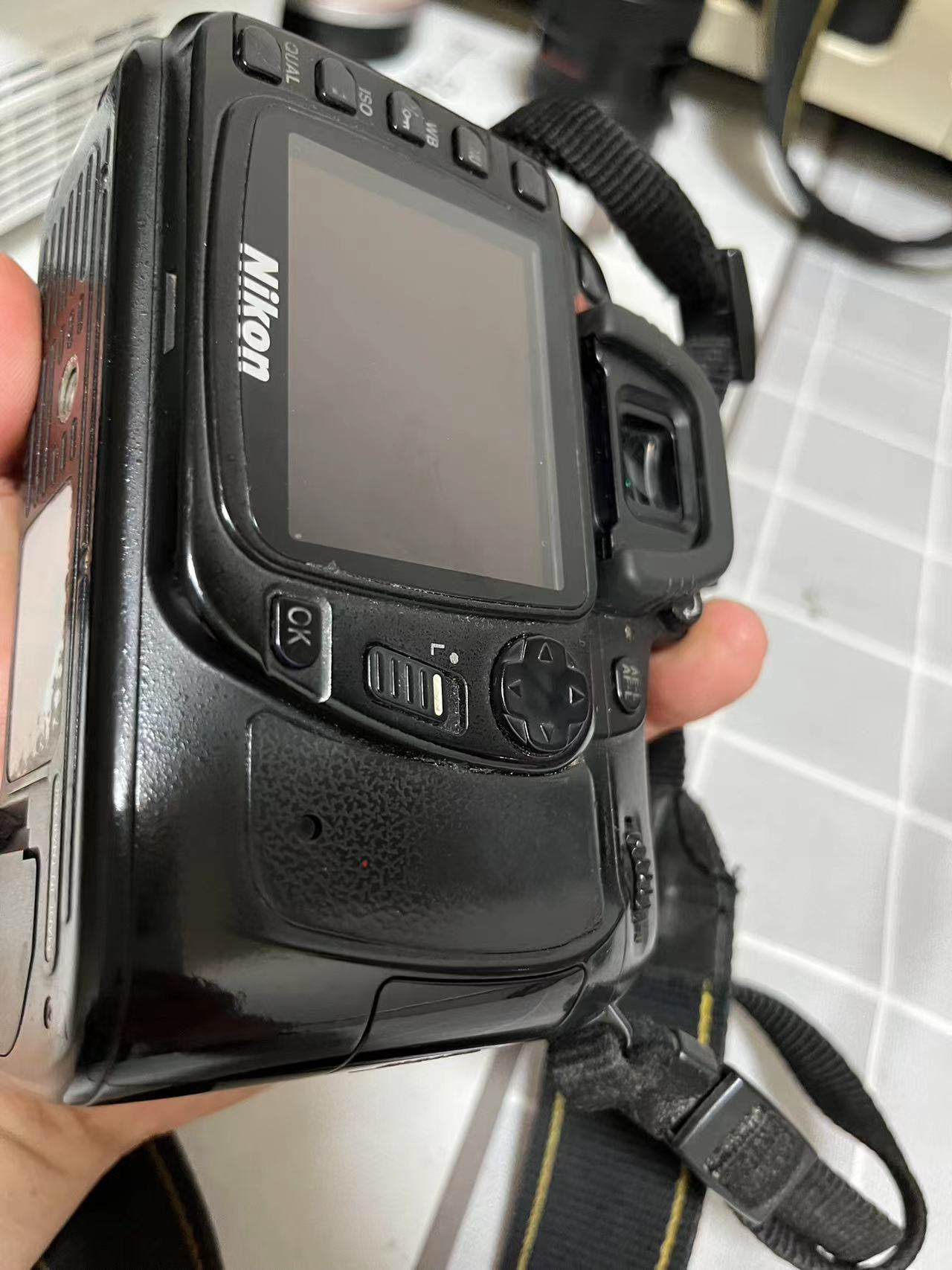 Nikon D80, spend 200 night market to find out the baby - iNEWS