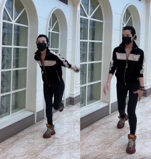 49-year-old Jiang Hongbo is too excited to dance outside his mansion ...