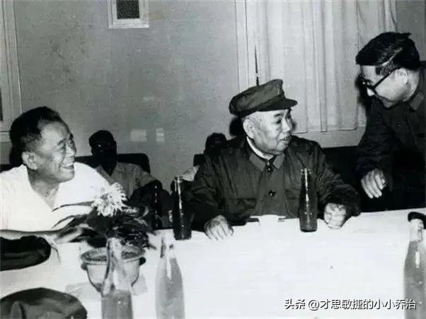 There are three generals standing in front of General Xu's body, one ...