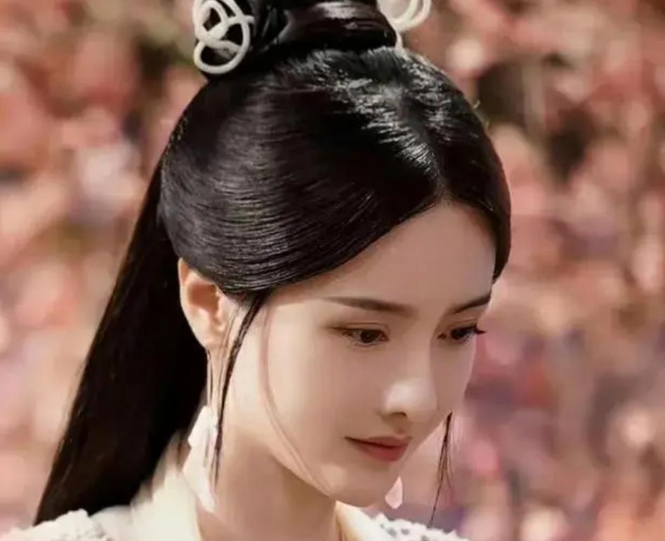 Zhang Zhixi, a specialist in ancient costumes, is only 35 years old ...