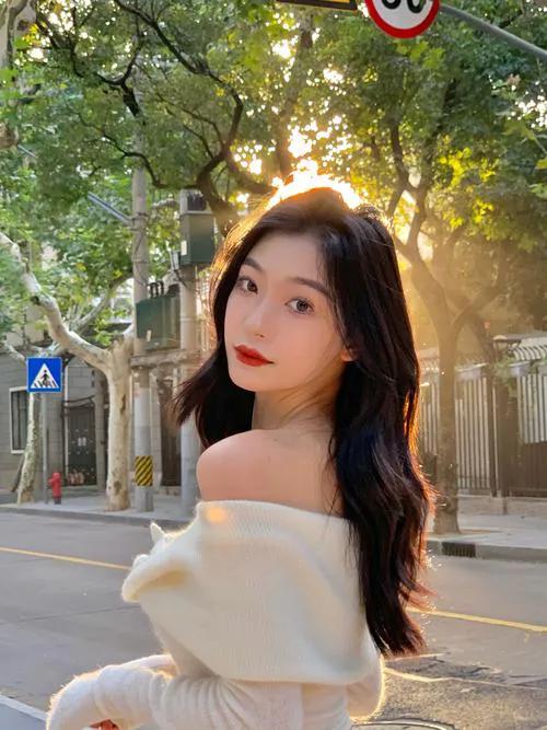 Yi Mengling: Known as the Goddess of Pure Desire - iMedia