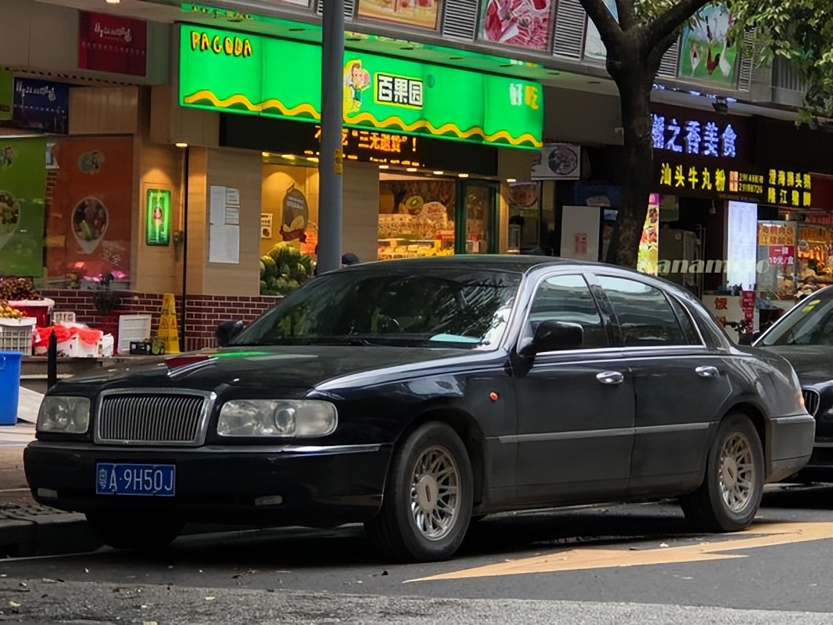 V8-engined Hongqi flagship CA7460 with Lincoln City - iNEWS