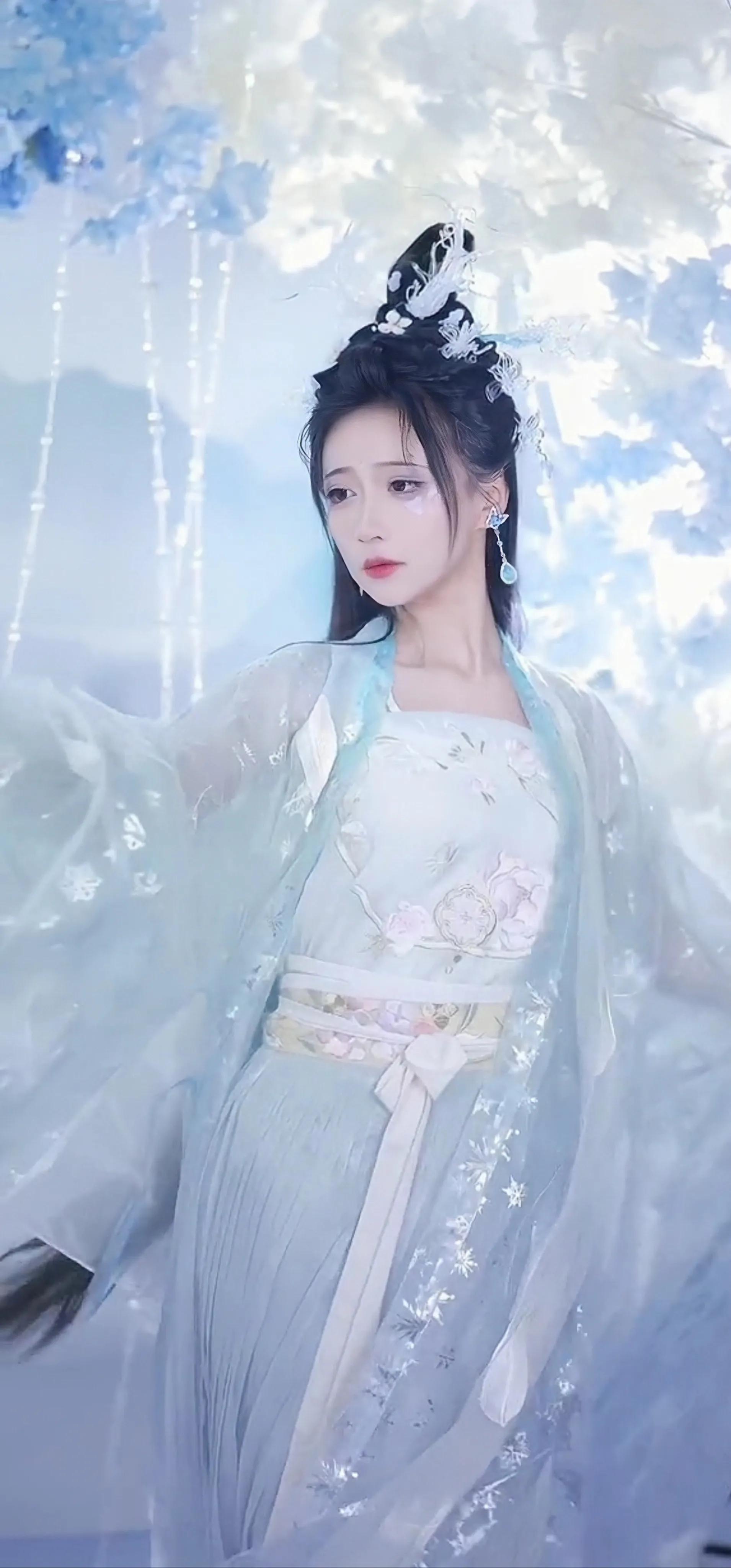 Wallpaper | Miss Gufeng - iNEWS