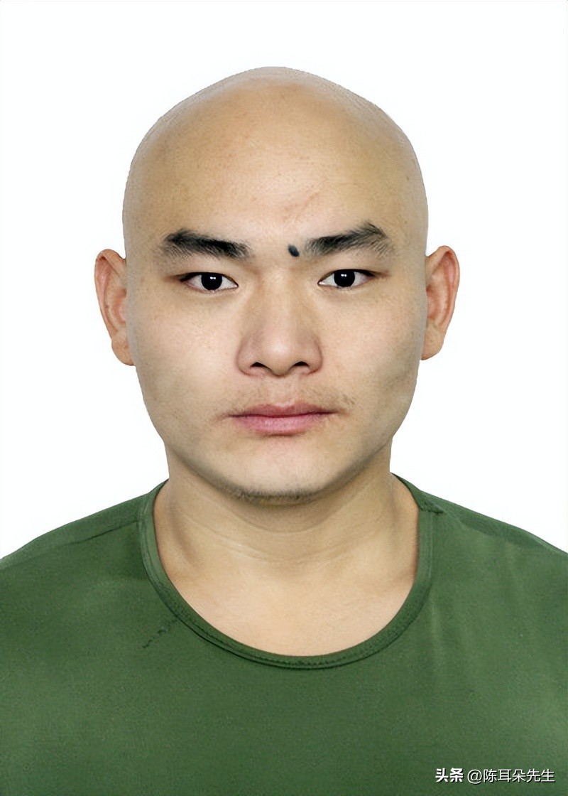 Yu Xin talked about Yue Song, Yue Song crushed a beer bottle with one ...