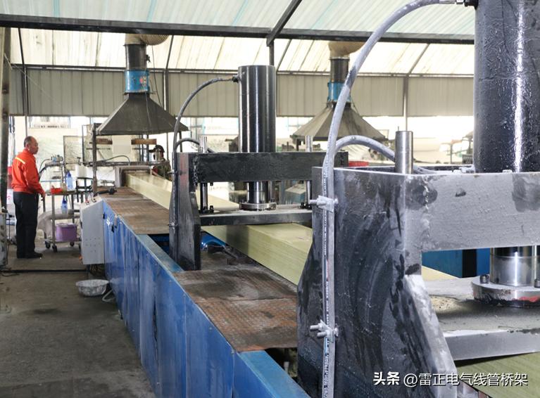 The production process of polyurethane bridge - iNEWS