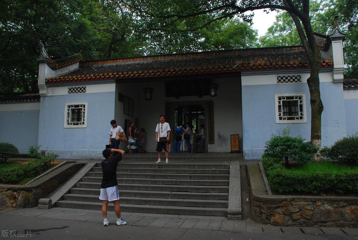 Explore the magical Confucius Academy and see the beauty of thousands ...