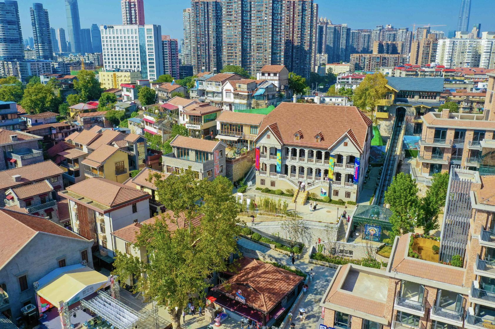 Liangdao Street, Zhonghua Road, the central axis of the whole city ...