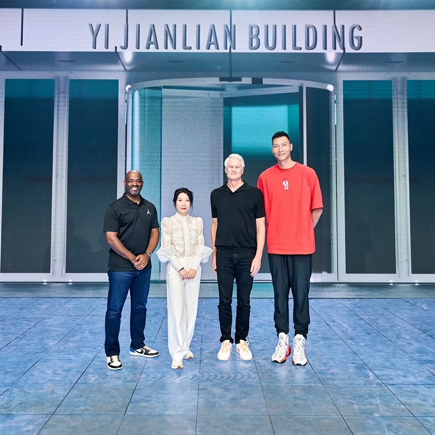 Walking into Yi Jianlian Building: Accompanying the Chinese basketball ...